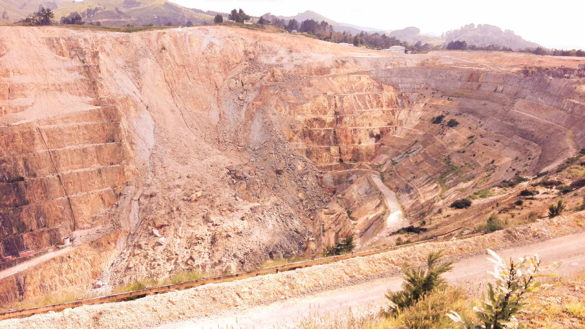 Auf Gold und andere Rohstoffe setzen: Agnico Eagle, Barrick Mining und ...